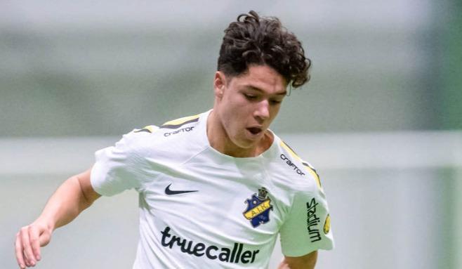 Uppgifter: Charlie Pavey förlänger med AIK - Fotbolltransfers.com